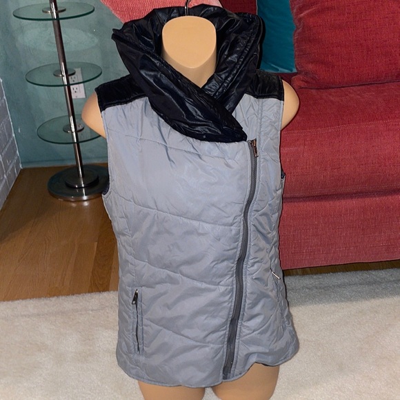 Kavu | Jackets & Coats | Rare Kavu 2 Tone High Neck Puffer Vest ...